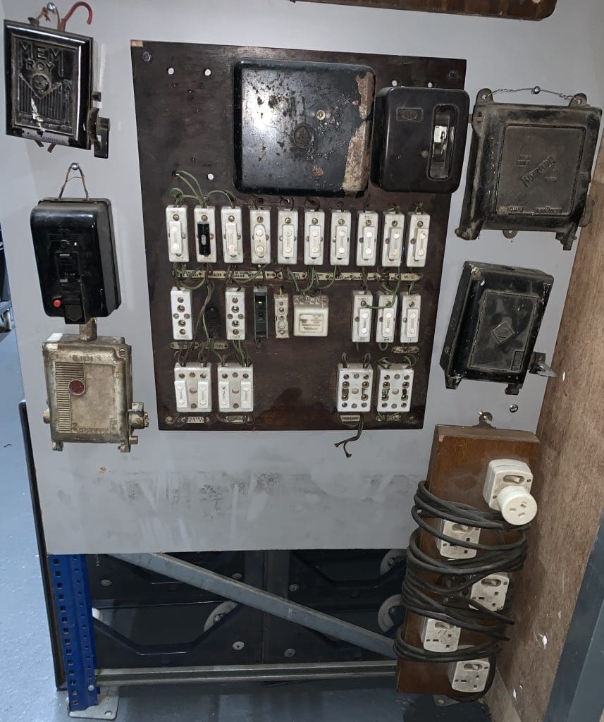 THB5105 Electrical Fuse Boxes / Meter boxes and switches assorted ...