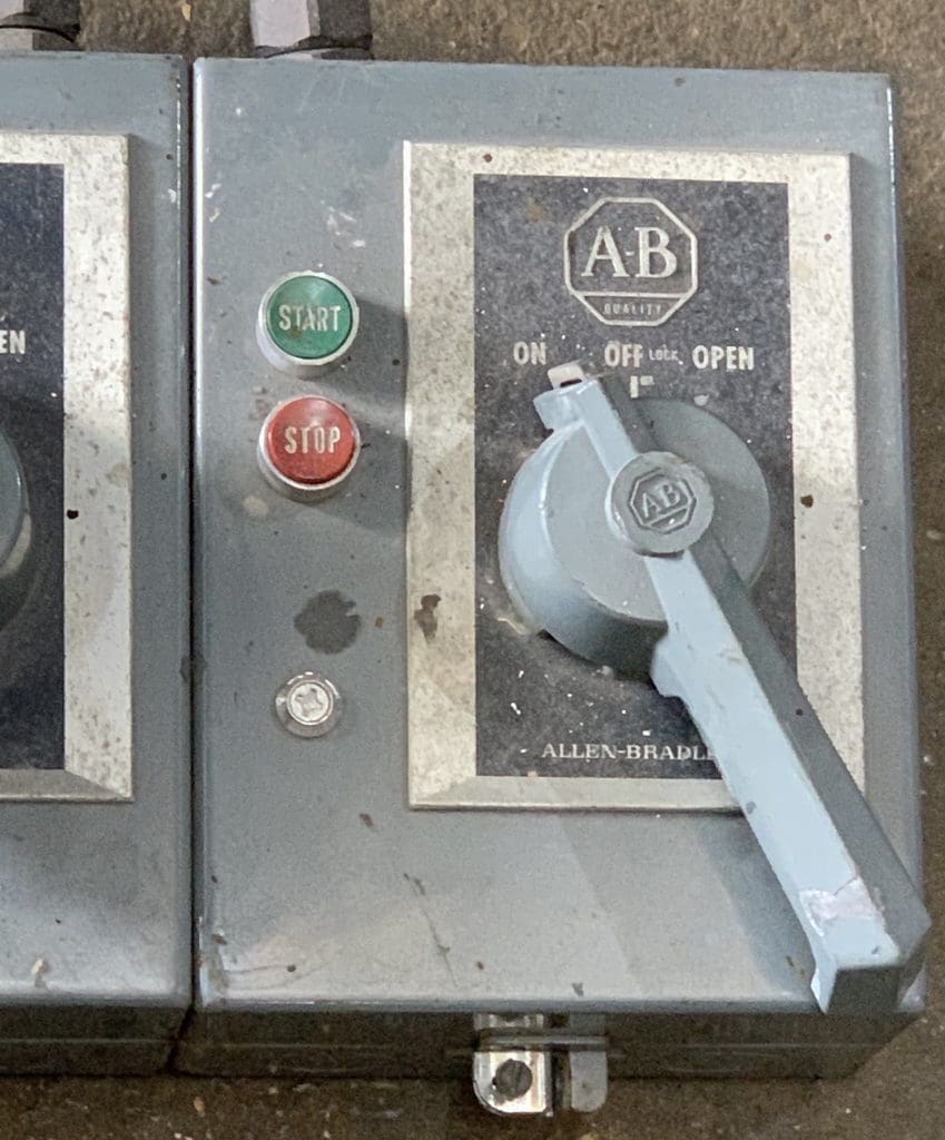 THB5121 Switch industrial three gang with stop start button to each ...