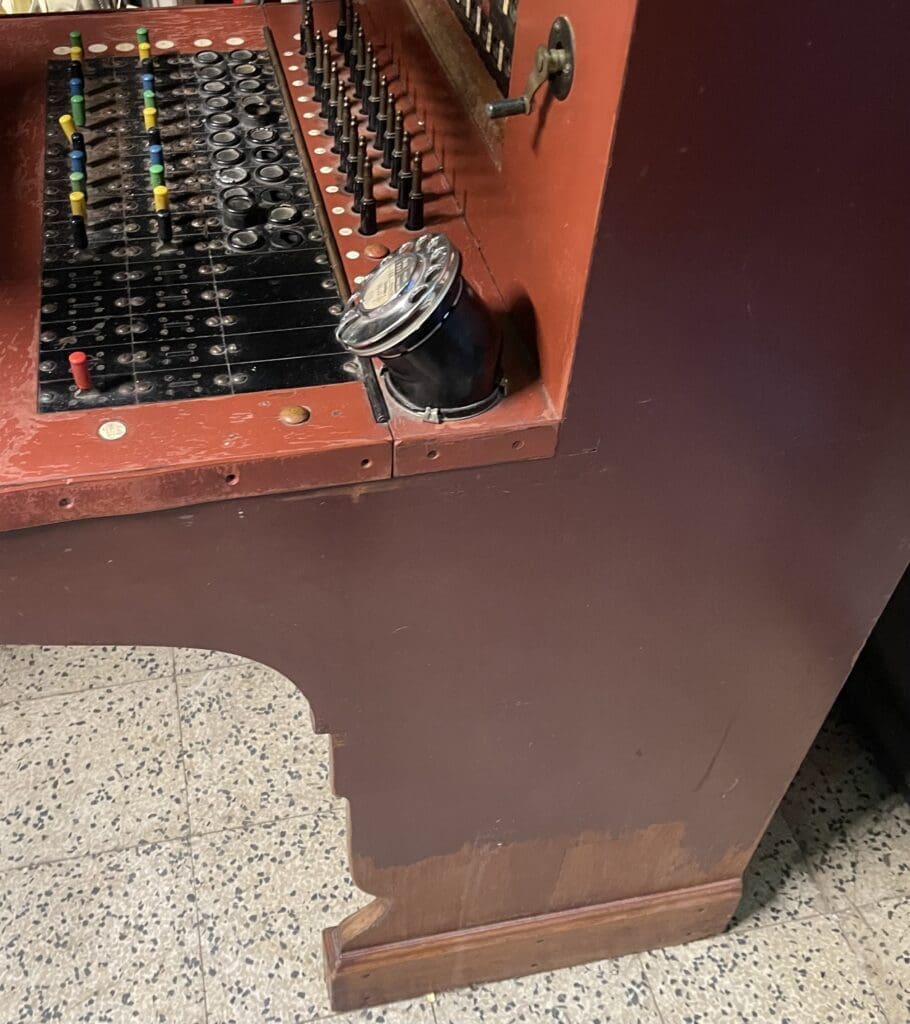 THB9342 telephone switchboard exchange unit freestanding with chrome ...