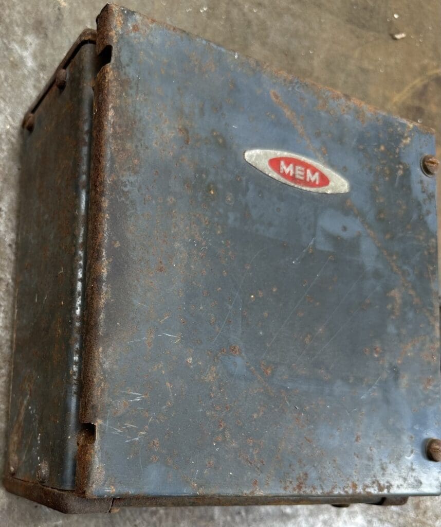 THB9579 Fuse box grey metal bolted door with three ceramic fuses MEM ...