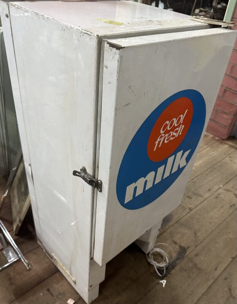 THB2100 milkpak fridge dispenser / vending machine cool fresh milk ...