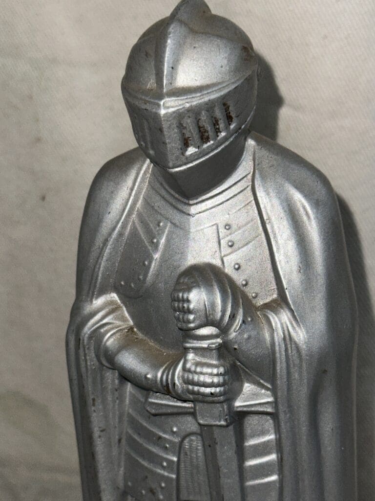 THB12630 Knight figure table cigarette lighter with hinged helmet and ...